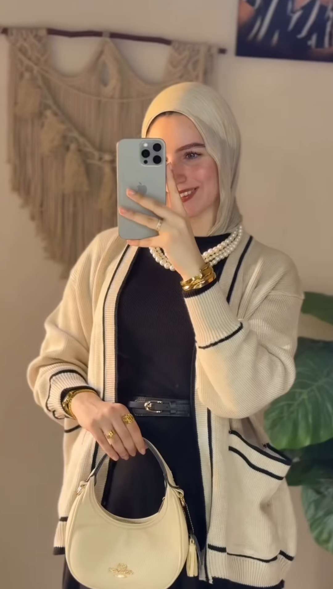 Beige cardigan with patch pockets - Cardigan